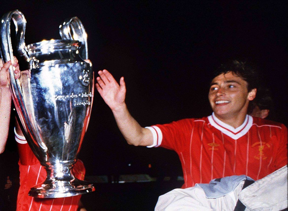Former Liverpool and Osasuna player Michael Robinson dies aged 61 - Get ...