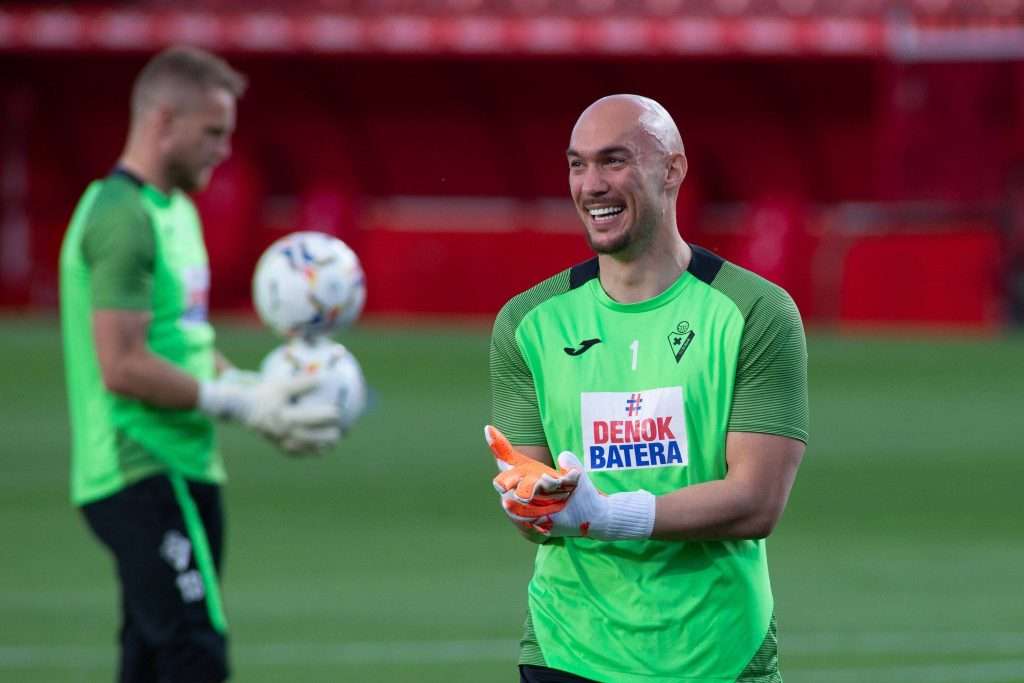 Marko Dmitrovic set to join Sevilla on 3-year deal - Get Spanish ...