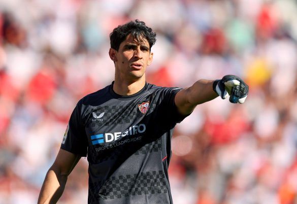 Sevilla goalkeeper Bono turns down Bayern Munich - Get Spanish Football ...