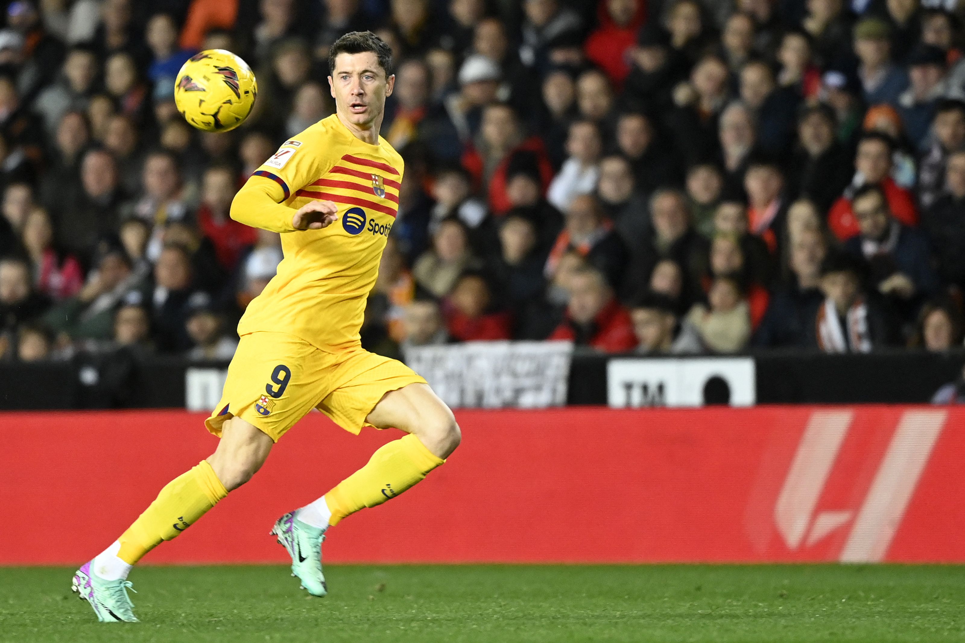 Robert Lewandowski's Barcelona future confirmed - Get Spanish Football News