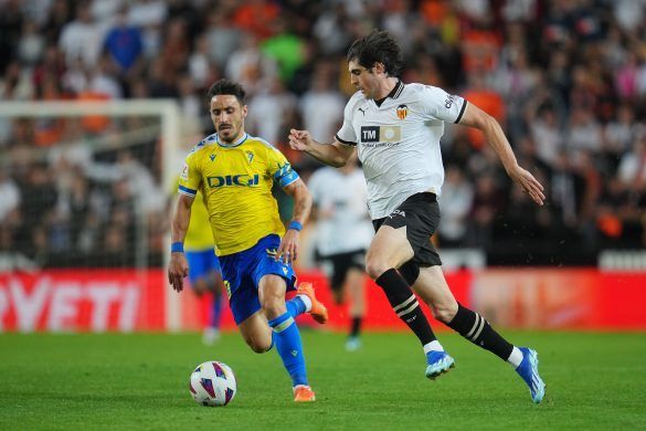 Highly-rated Spanish midfielder Javi Guerra set to stay at Valencia ...