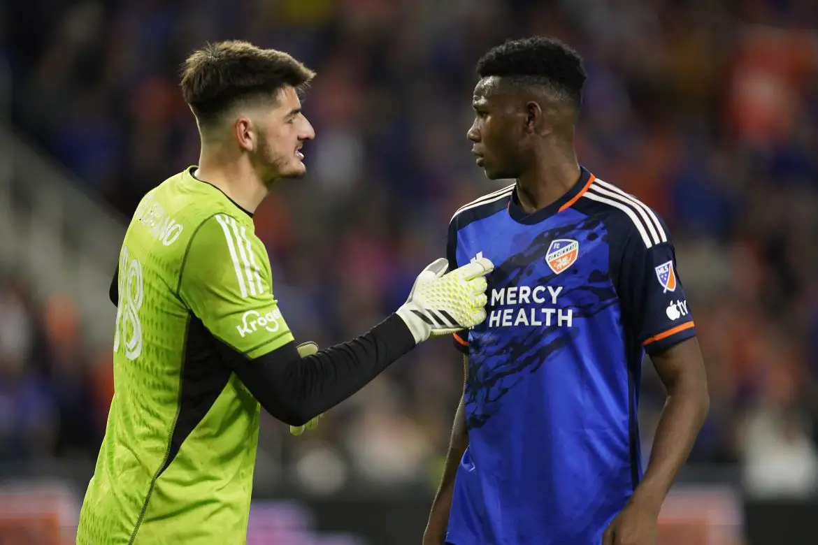 Villarreal agree deal to bring in 2nd Wolves star, in Yerson Mosquera ...