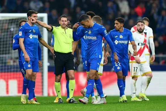 Manchester United loanee Mason Greenwood's first Getafe red card ...