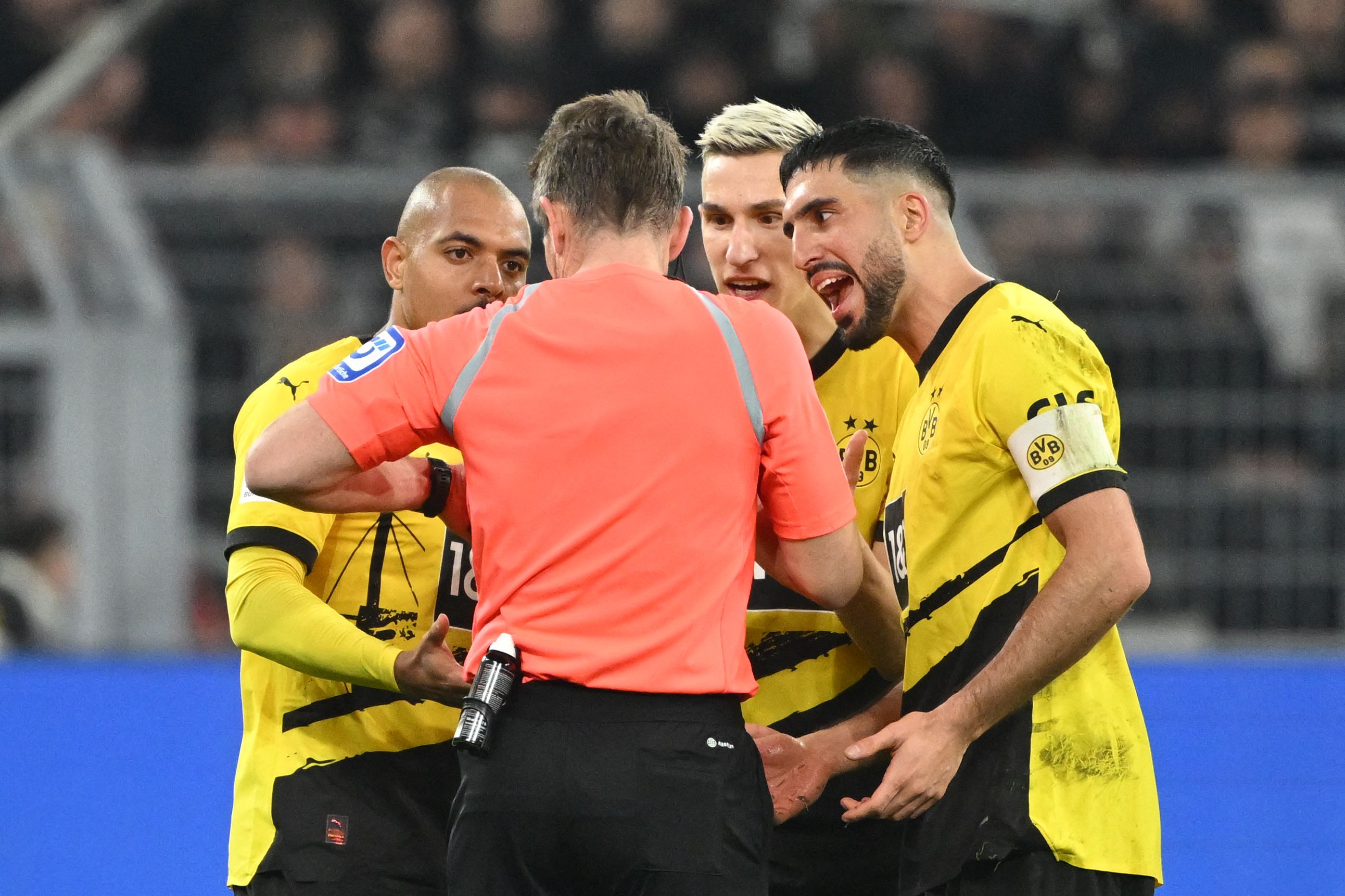 Borussia Dortmund star misses training ahead of Atlético Madrid - Get ...