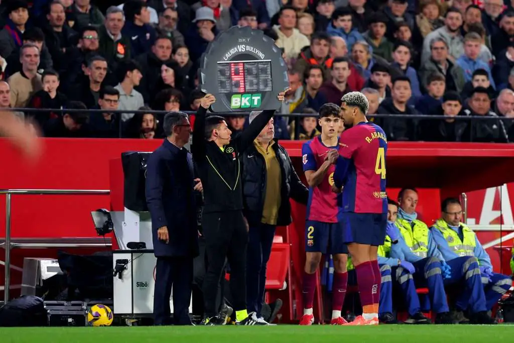 Barcelona star leading La Liga defenders in passes, assists & more ...