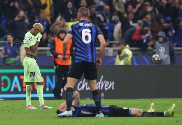 Photo: Lamine Yamal consoled by Inter Milan star after Barcelona's ...